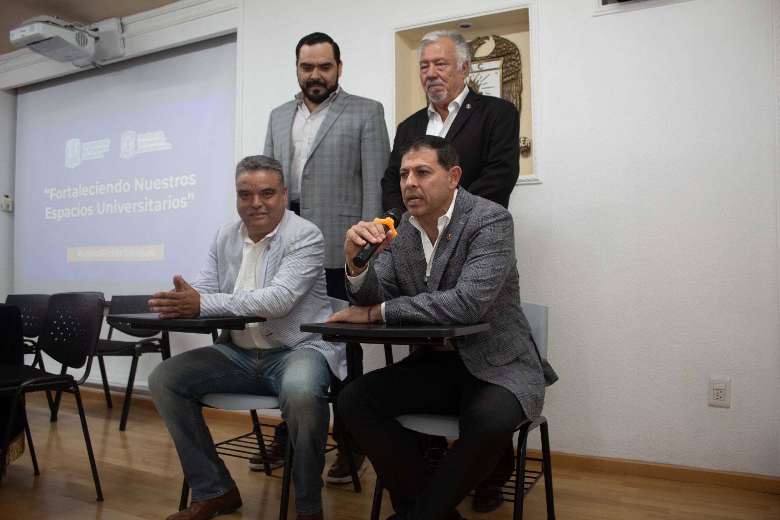 Entrega Rector de la UAdeC Acreditaciones CACECA y Mobiliario a la FCA ...